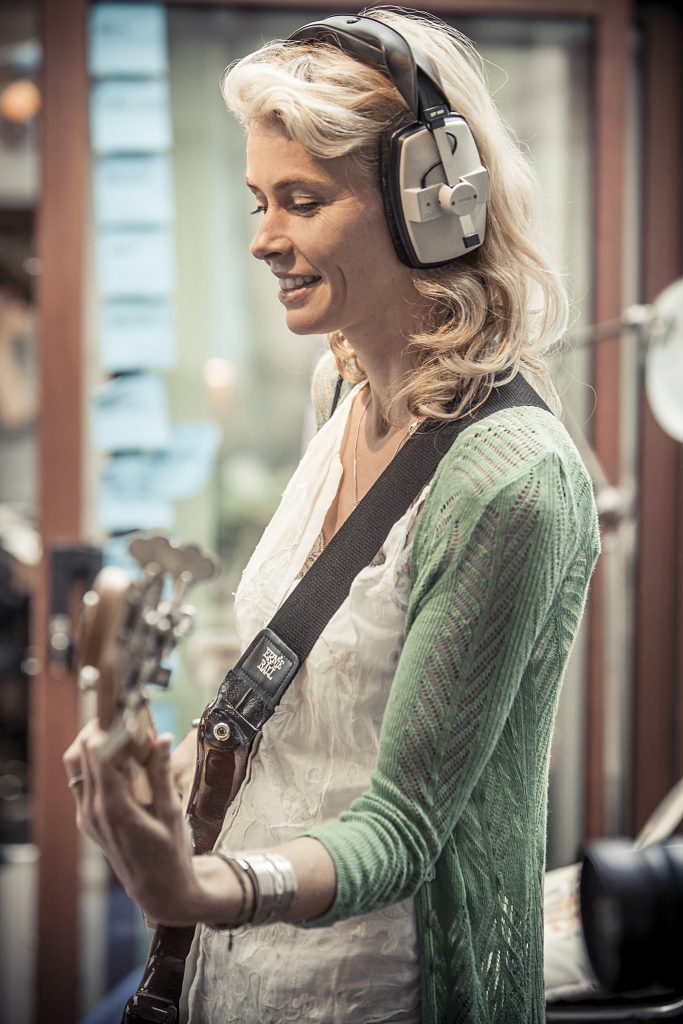 Lucy Shaw joins Squeeze – Packet of Three